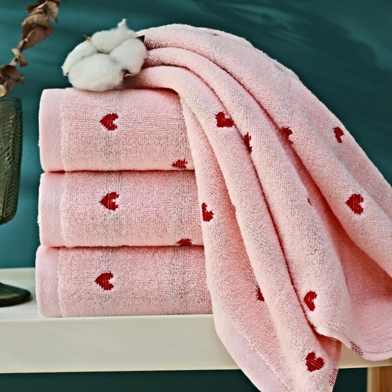 Valentines Luxury Heartshaped Bath Towel Perfect Couples Gift - Free ...